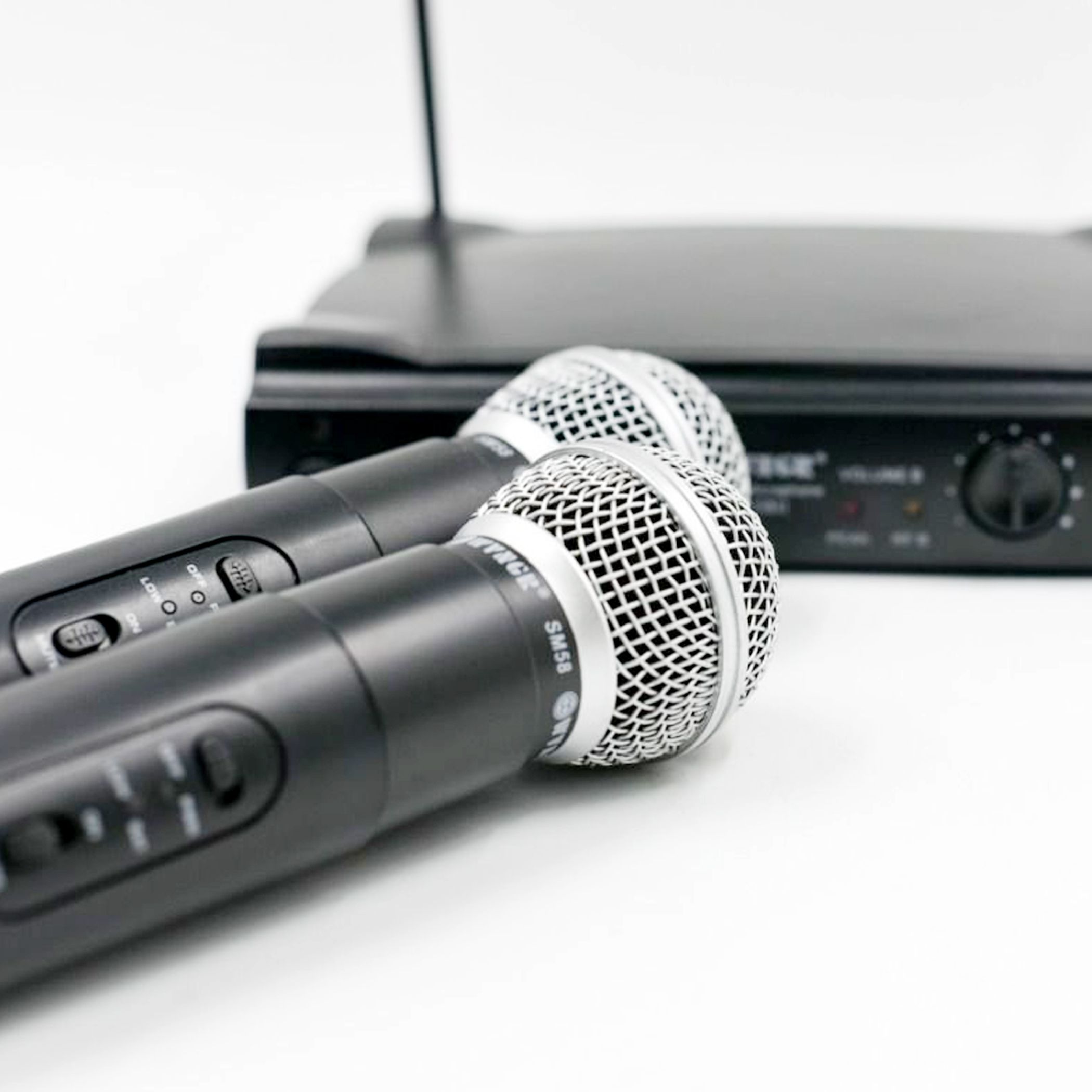 Microfone Sem Fio Wireless UHF Duplo Com Receptor de Sinal Karaokê - YDTECH