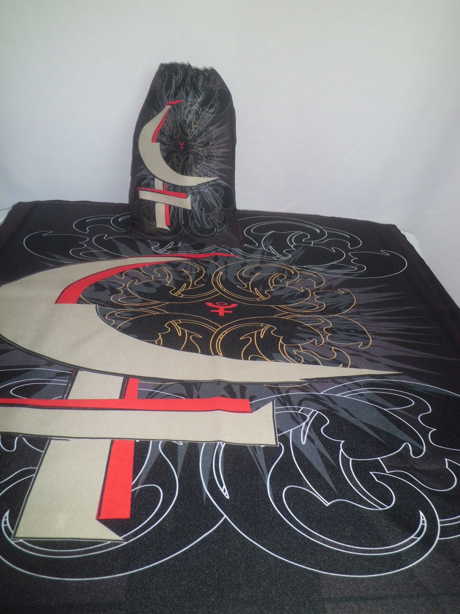 TOALHA ESOTERICA TAROT SIMBOLOS DEUSA LILITH - Mandalas e Rituais