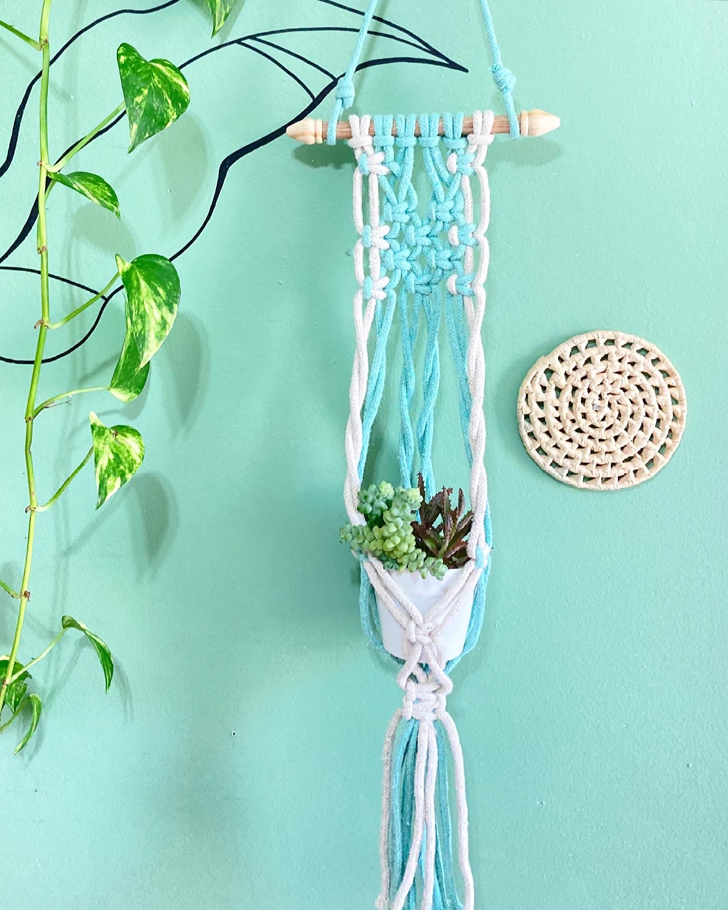 Mini Wall Hanger Candy Colors - Produtos de Decoração feitos por mãos ...