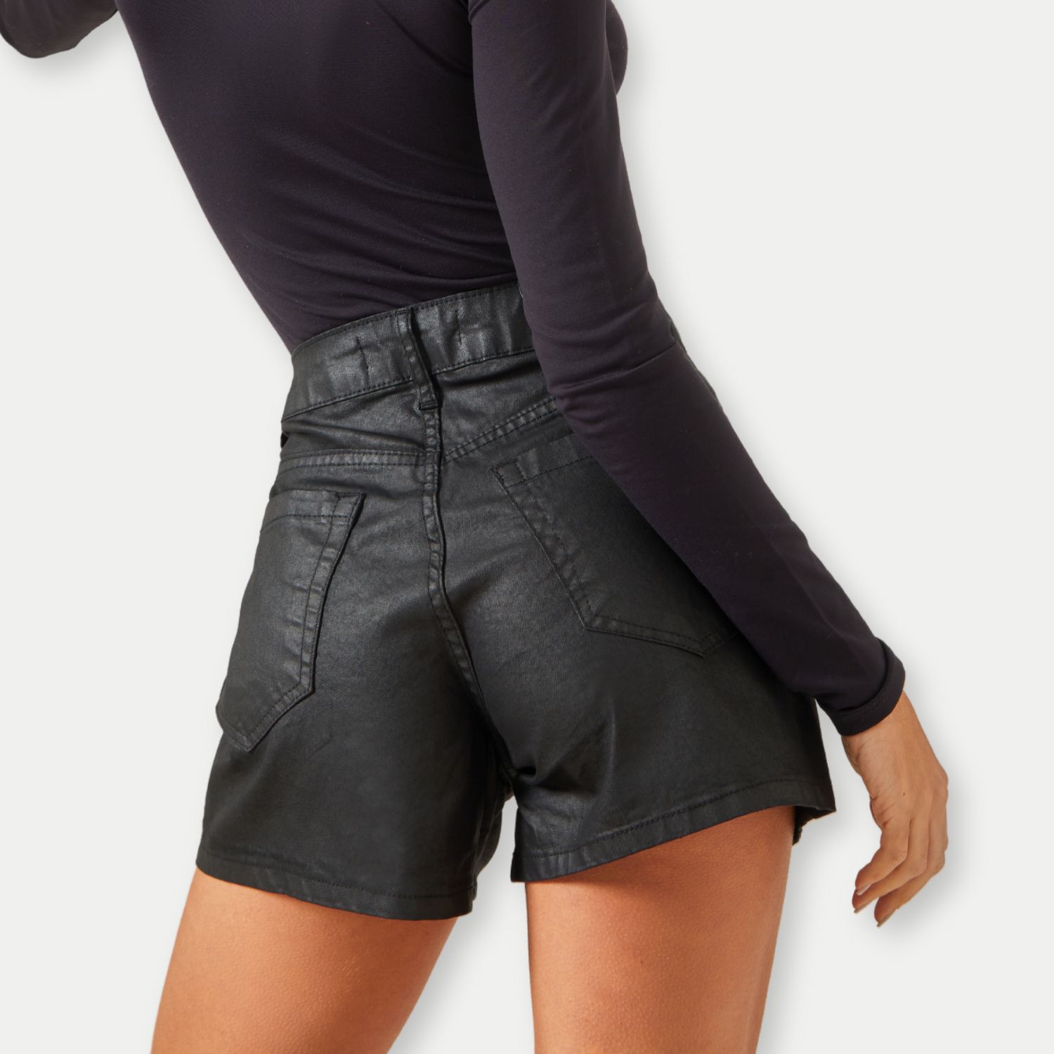 SHORT BLD JEANS BRIM RESINADO BÁSICO FEMININO - Lojas Parati