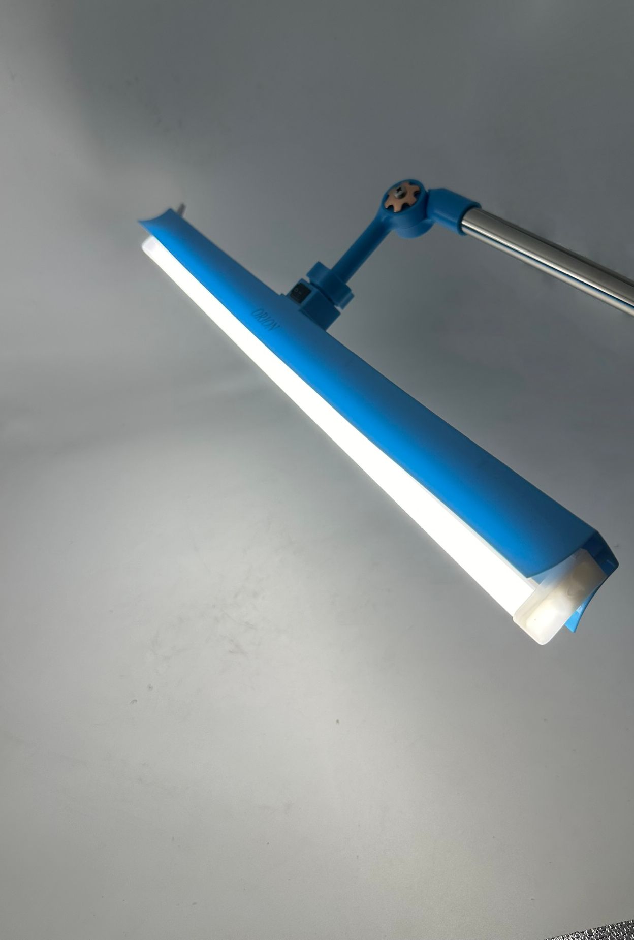 OR-N60P - LUMINARIA DE LED PARA PORTA FIOS - BASE PLASTICA - ORION - A ...