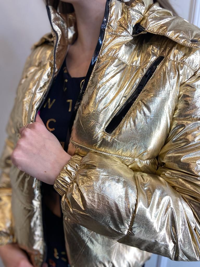 JAQUETA PUFFER METALIZADA DOURADO GRIFTI - - Espaço da Moda