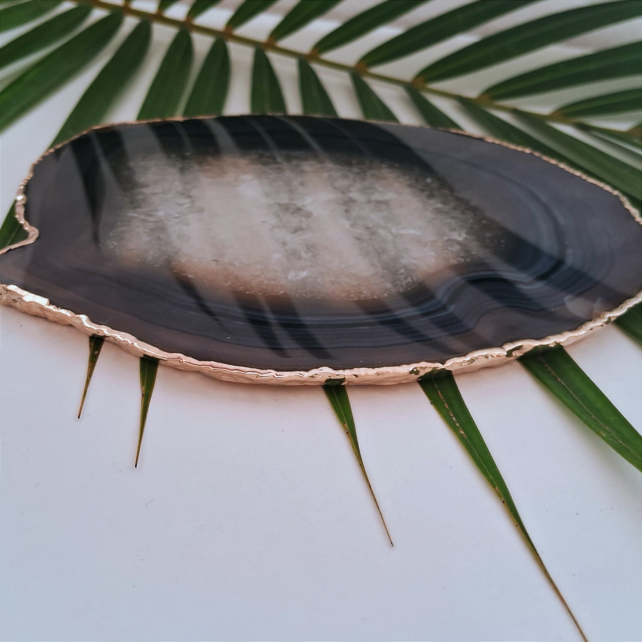 Chapa Ágata Cinza - Borda Dourada - Patuá Cristais