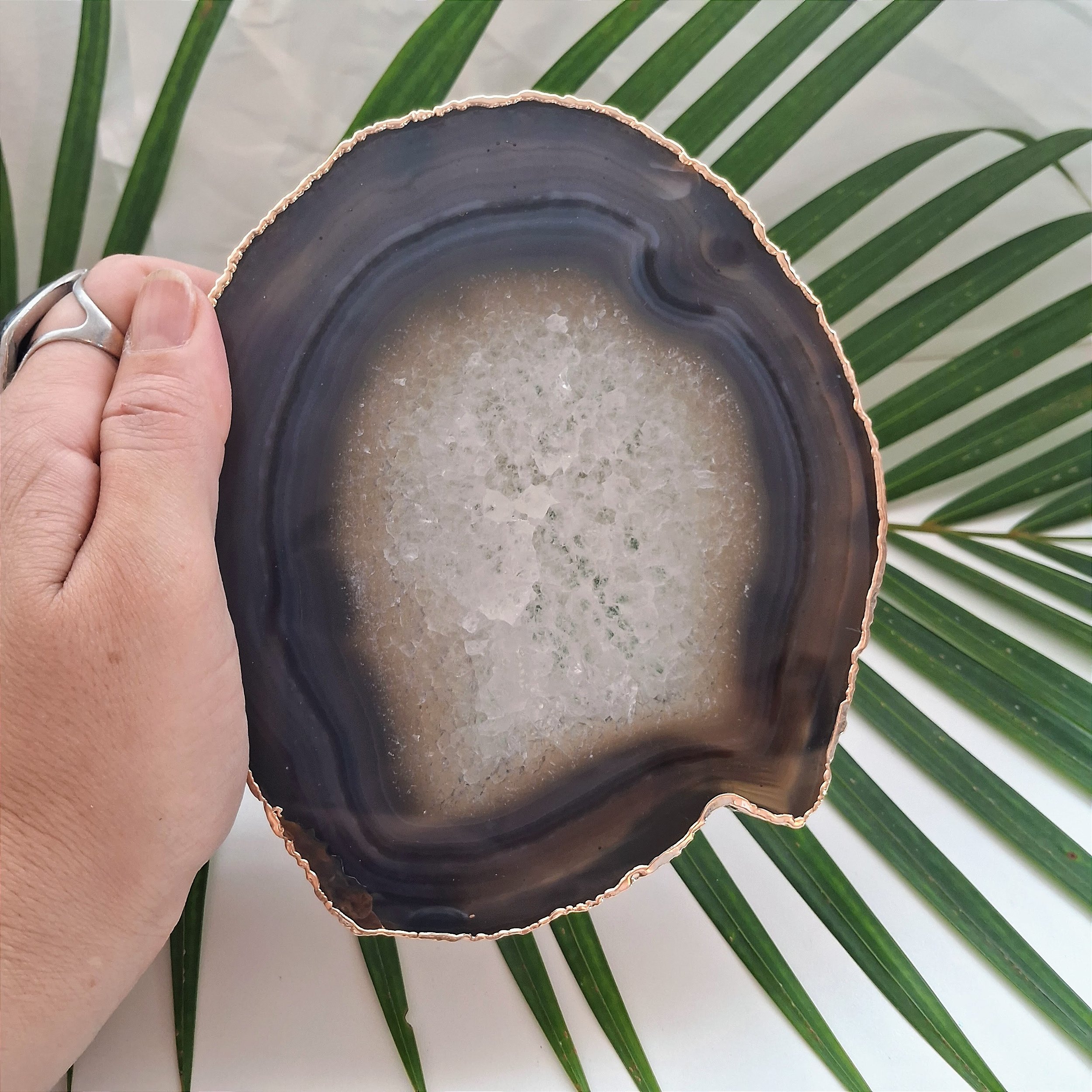 Chapa Ágata Cinza - Borda Dourada - Patuá Cristais