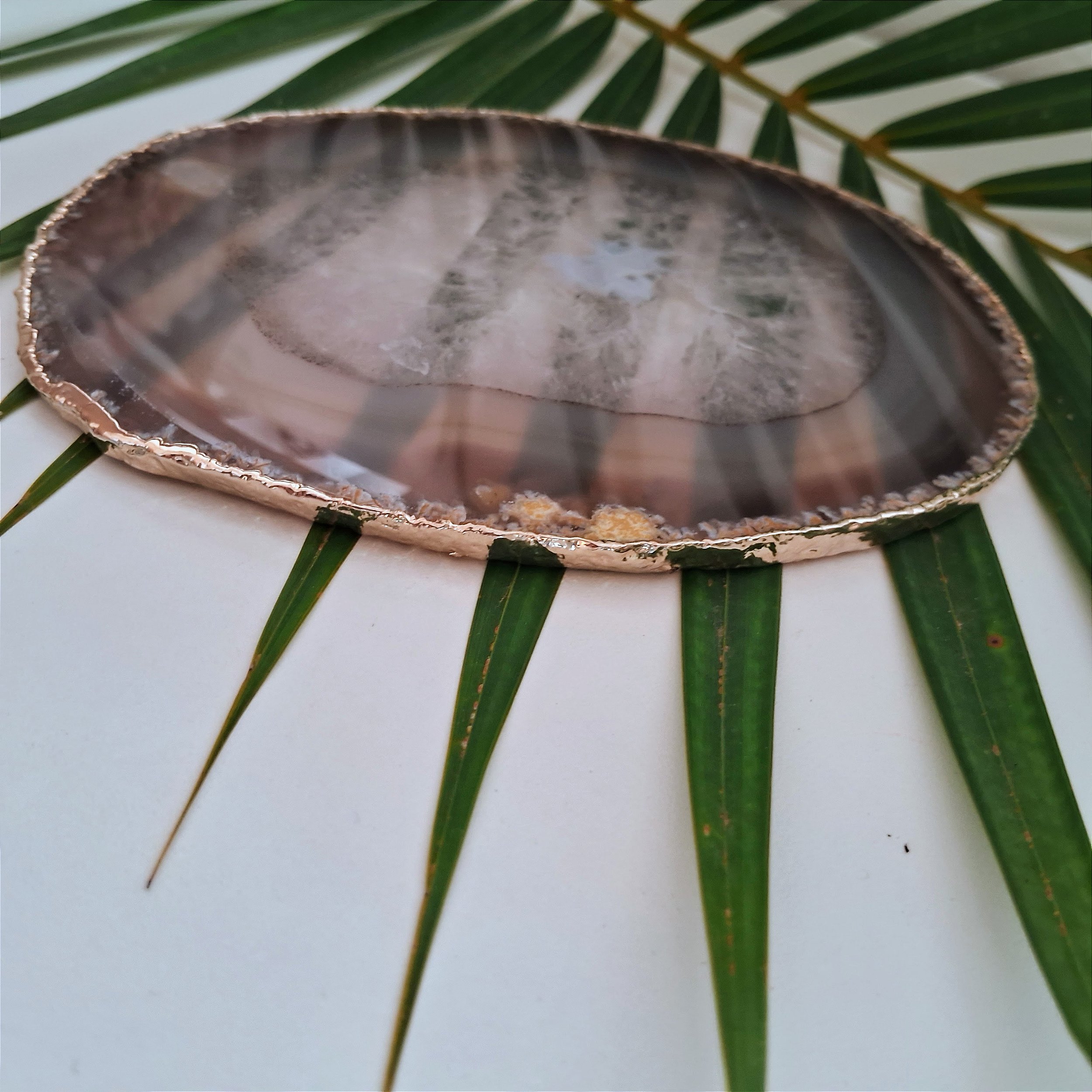 Chapa Ágata Cinza - Borda Dourada - Patuá Cristais