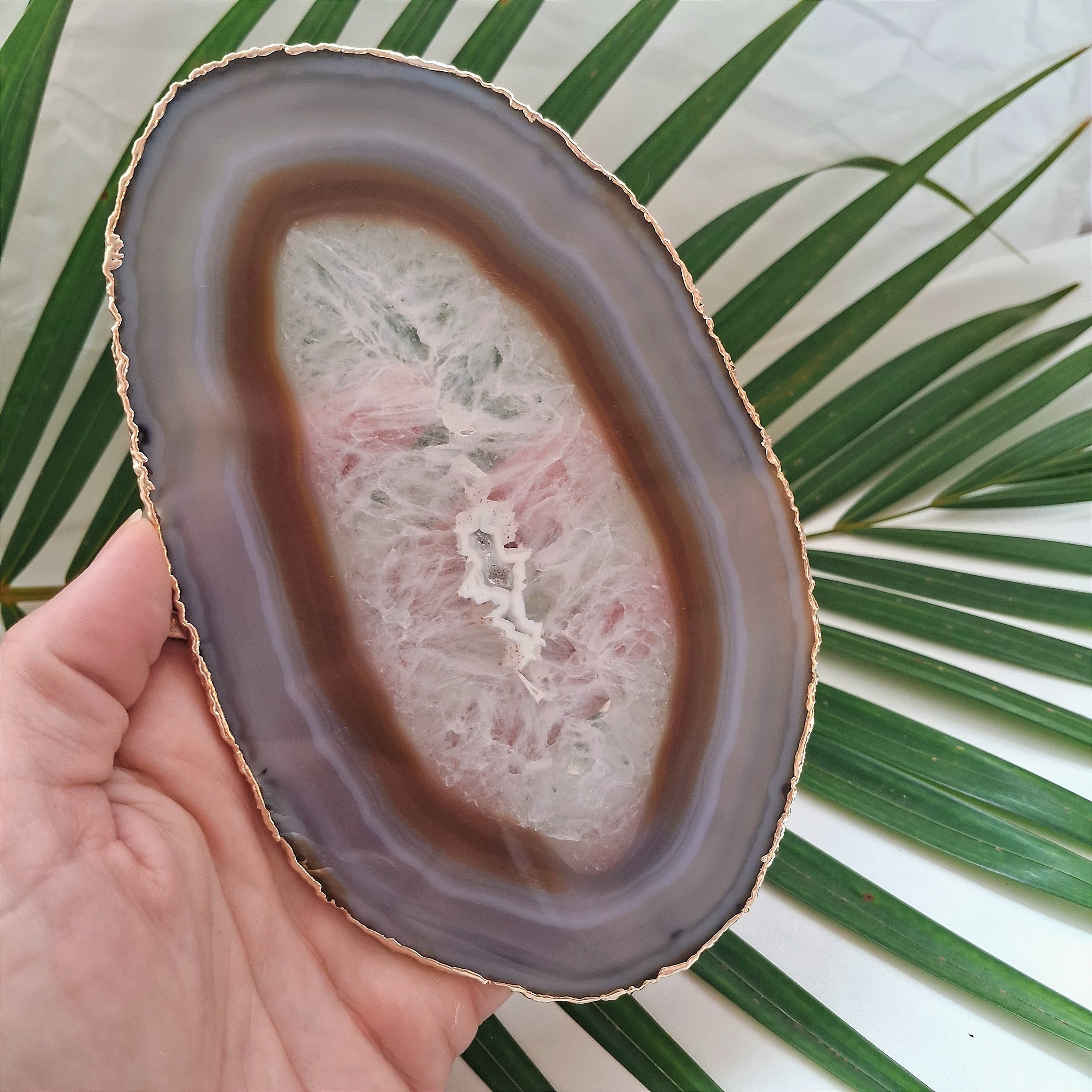 Chapa Ágata Cinza - Borda Dourada 100g aprox - Patuá Cristais