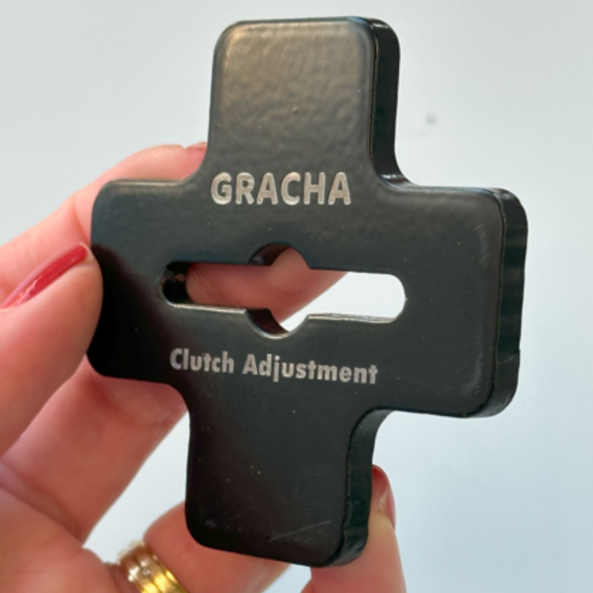 Ferramenta para ajuste do cabo de embreagem - gracha