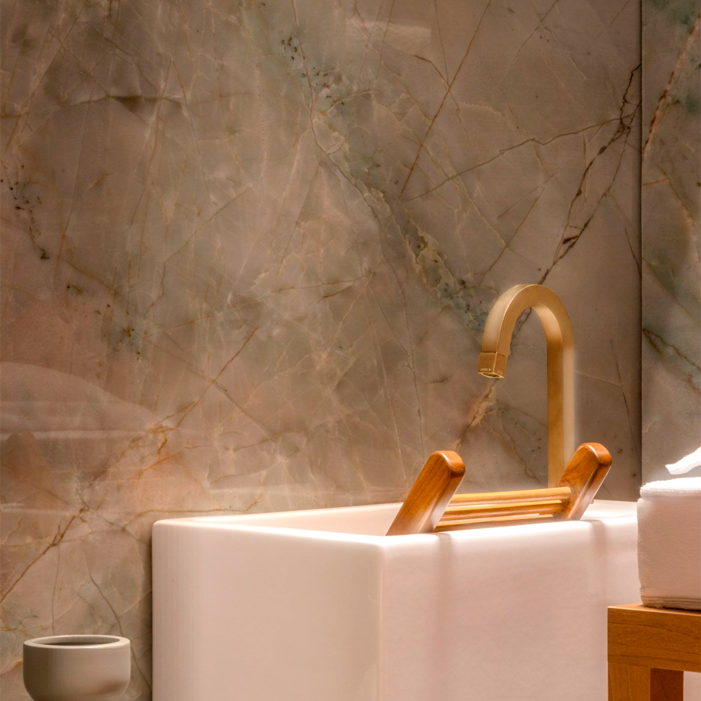 Torneira Mesa Bica Baixa Lavatório 1197.GL.TUB.RD Red Gold Tube - Deca ...