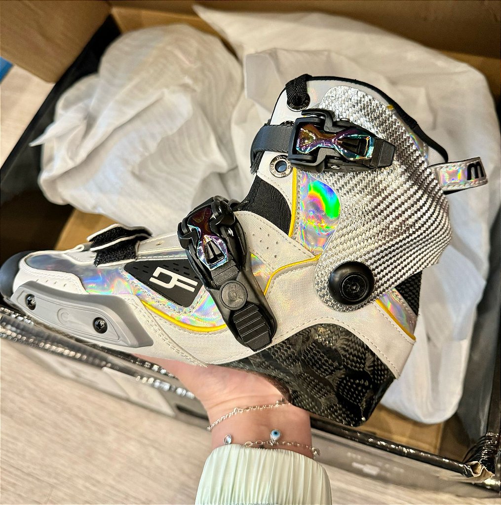 Bota Micro - Delta Force II Carbono / Prata - Koncept Inline