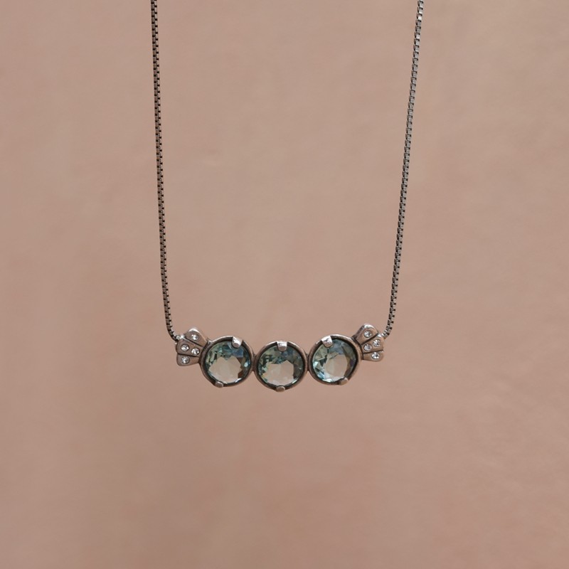Colar Estela Geromini cristal verde água prata - Muzazen - Semijoias e ... Colar Estela Geromini cristal verde água prata - Muzazen - Semijoias e ...