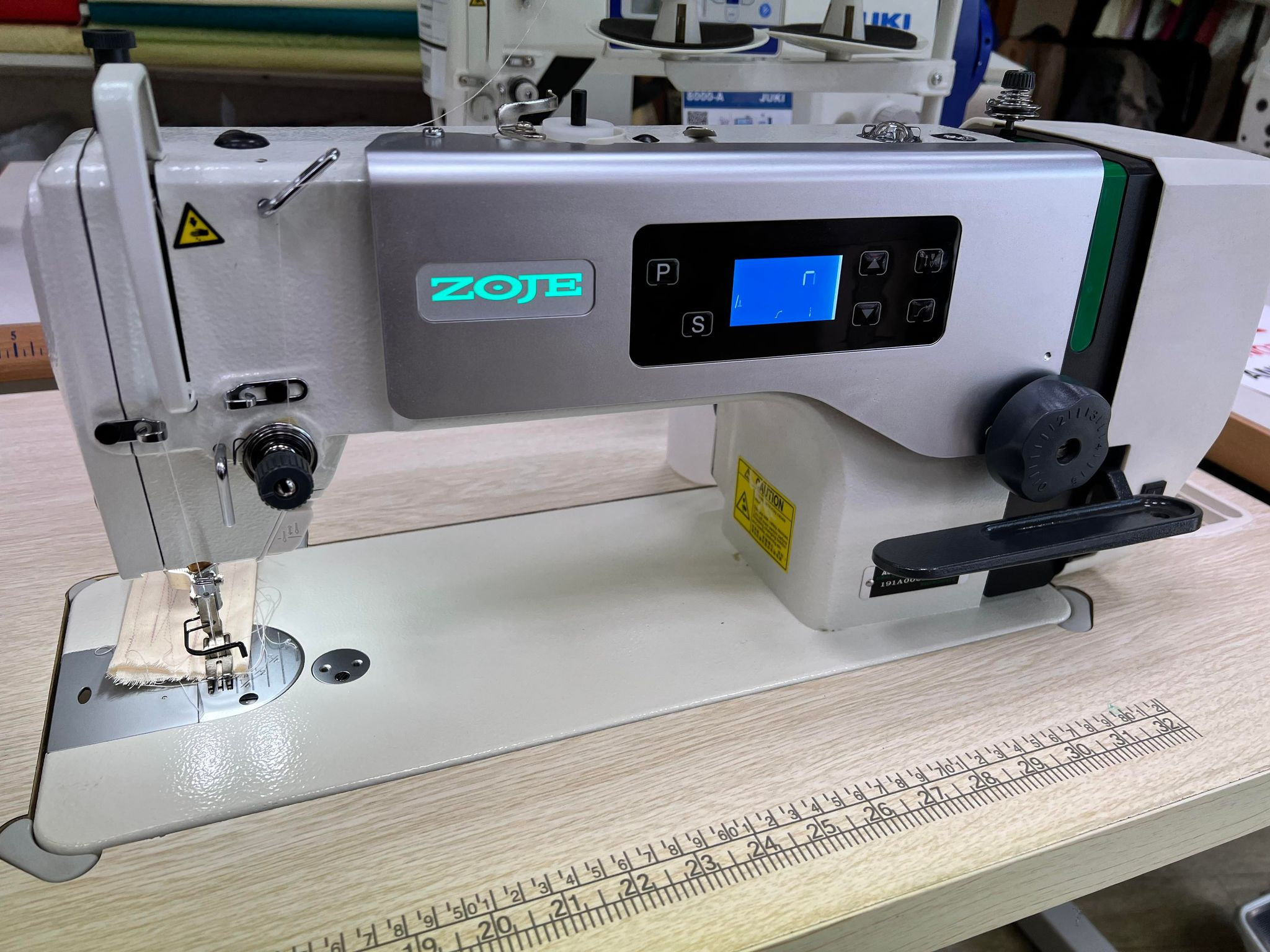 Máquina de Costura Reta Direct Drive Zoje ZJ-A6000-G 110V – Silenciosa - GF Máquinas e ...