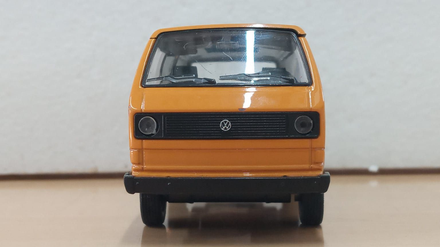 Welly - Volkswagen T8 Van (Sem caixa) - 1/32 - HTC - MODELISMO