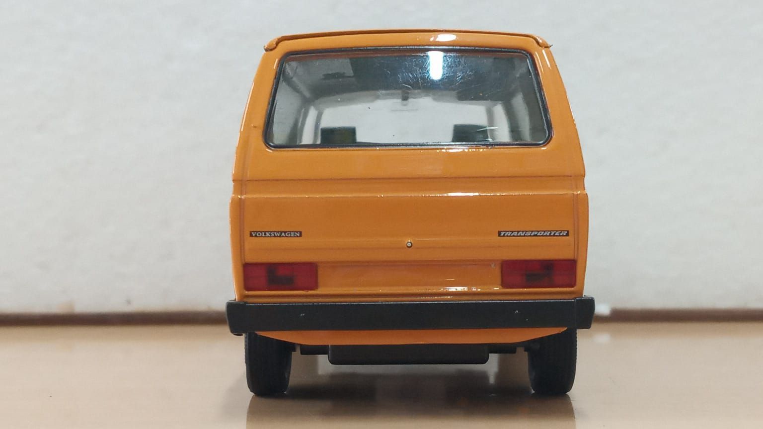 Welly - Volkswagen T8 Van (Sem caixa) - 1/32 - HTC - MODELISMO