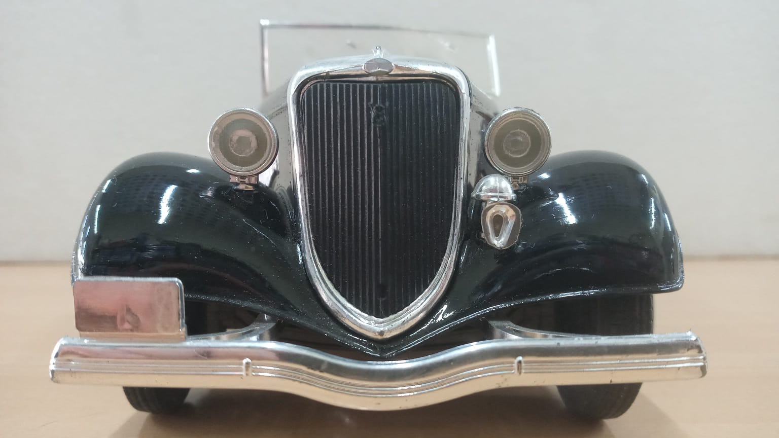 Sucata - Ford V8 Solido "Humphrey Bogart Signature Series" - 1/18 (sem ...
