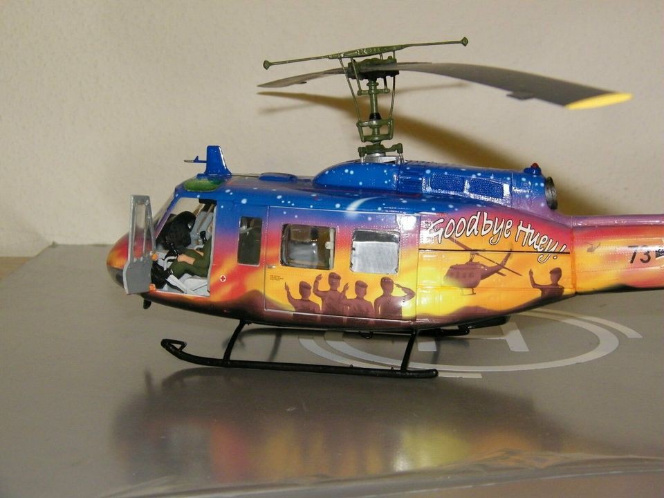 Revell - Bell UH-1D "Goodbye Huey" - 1/32 - HTC - MODELISMO
