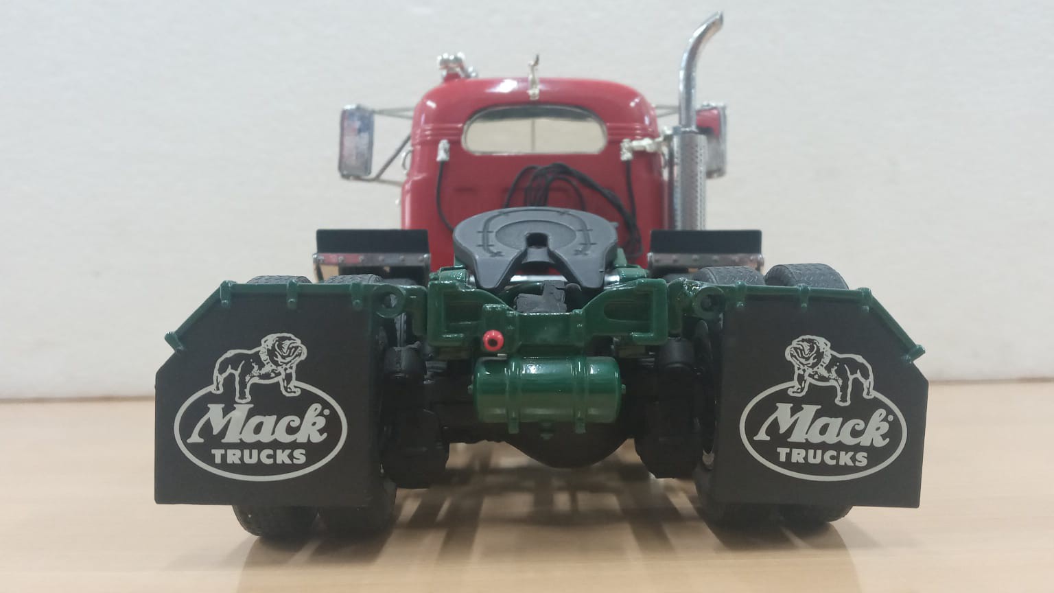 First Gear - Mack B-61 Thermodyne - 1/25 (sem caixa) - HTC - MODELISMO