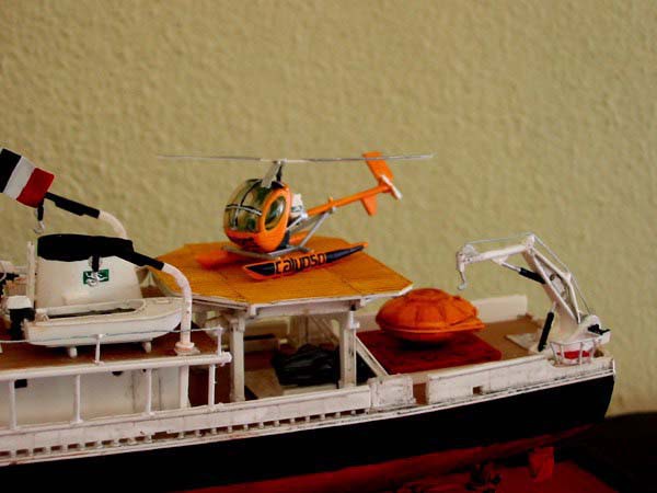 Revell - Jacques-Yves Cousteau's Calypso - 1/125 - HTC - MODELISMO