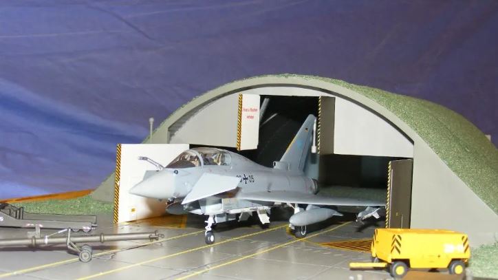 Revell - Diorama Set Eurofighter Typhoon & Shelter/Groundplate & Ground ...