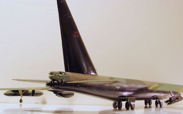 MONOGRAM - B-52 STRATOFORTRESS - 1/72 - HTC - MODELISMO