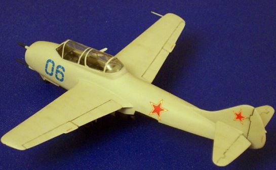 MAQUETTE - MIG-9UTI - 1/72 - HTC - MODELISMO