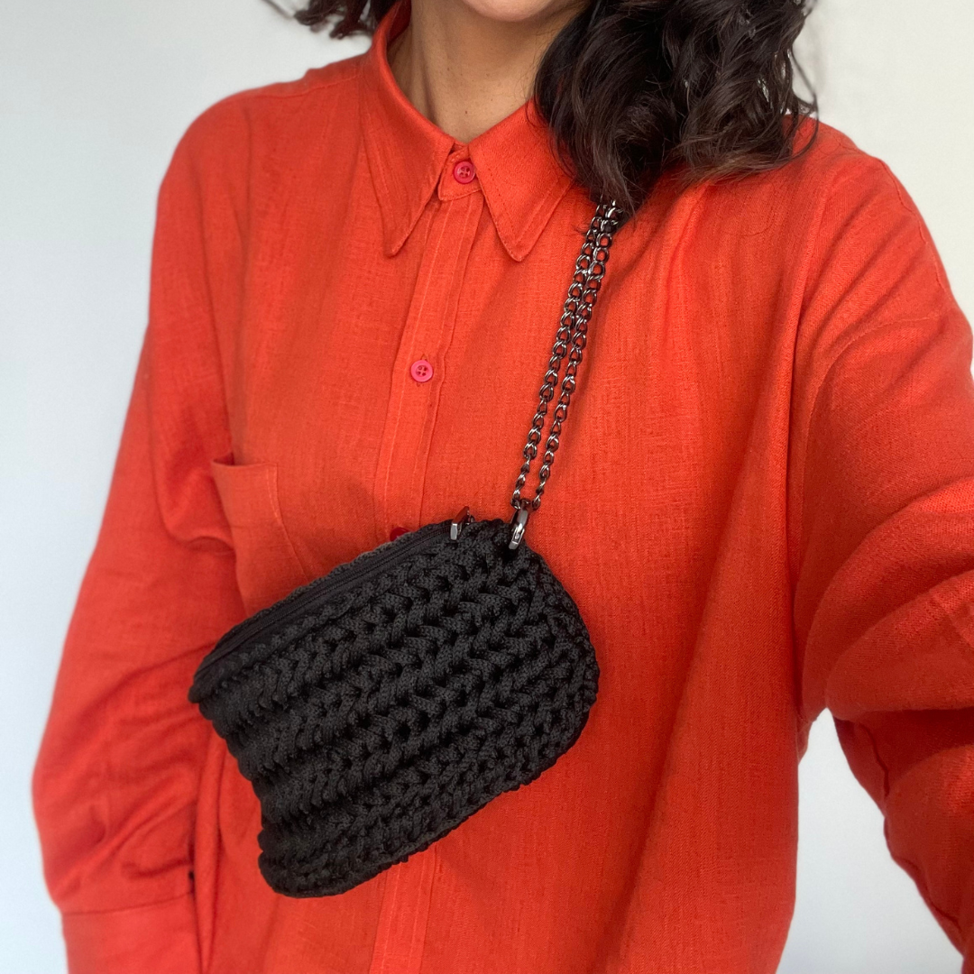 Pochete Ana Preta com alça ônix - Amor por Fios Crochê