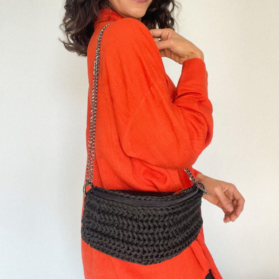 Pochete Ana Preta com alça ônix - Amor por Fios Crochê