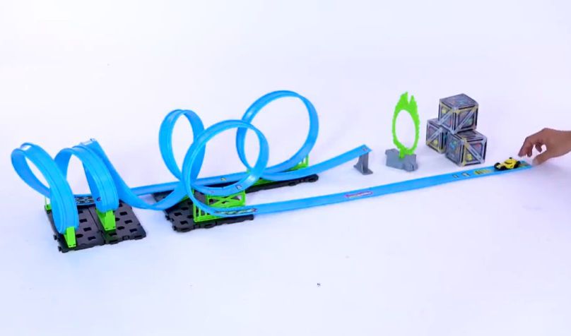 Pista Cyber Racers Robo Raceway c/ 2 Carrinhos Motorized - 1,3 m - Mai ...