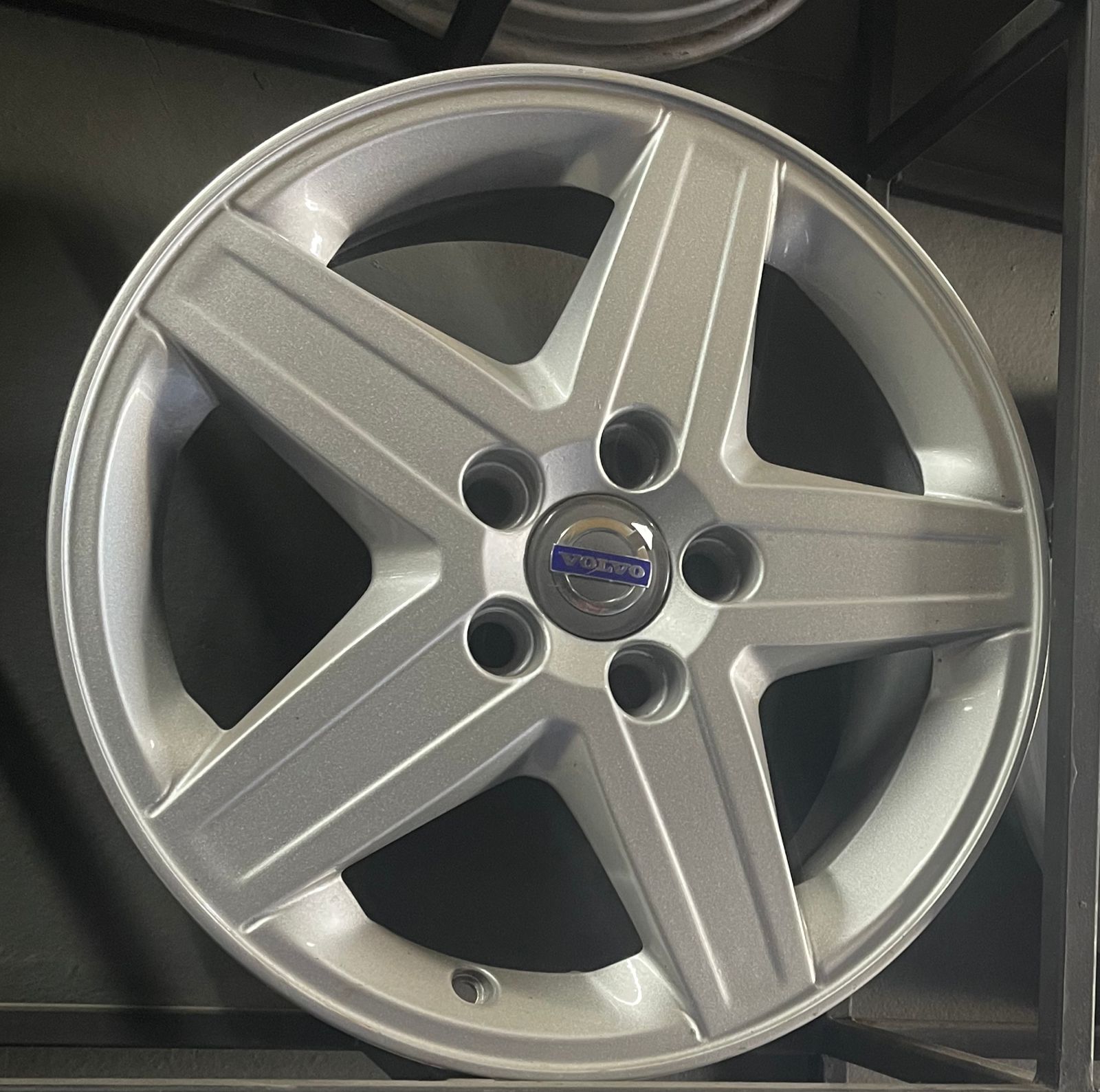 Jogo de Roda Volvo Aro 16 Original - Novo Mundo Pneus - Rodas Automotivas