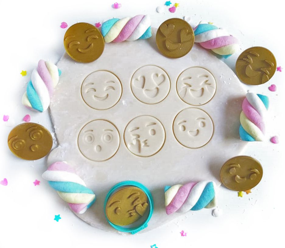 KIT EMOTICONS / EMOJIS | Cortador + Carimbos | 4 cm - COOKTOY ...