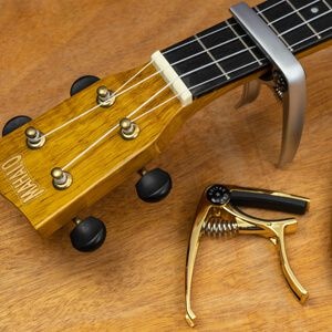 Capotraste para Ukulele Metálico - Cor Dourado - TURBO MUSIC LOJA OFICIAL