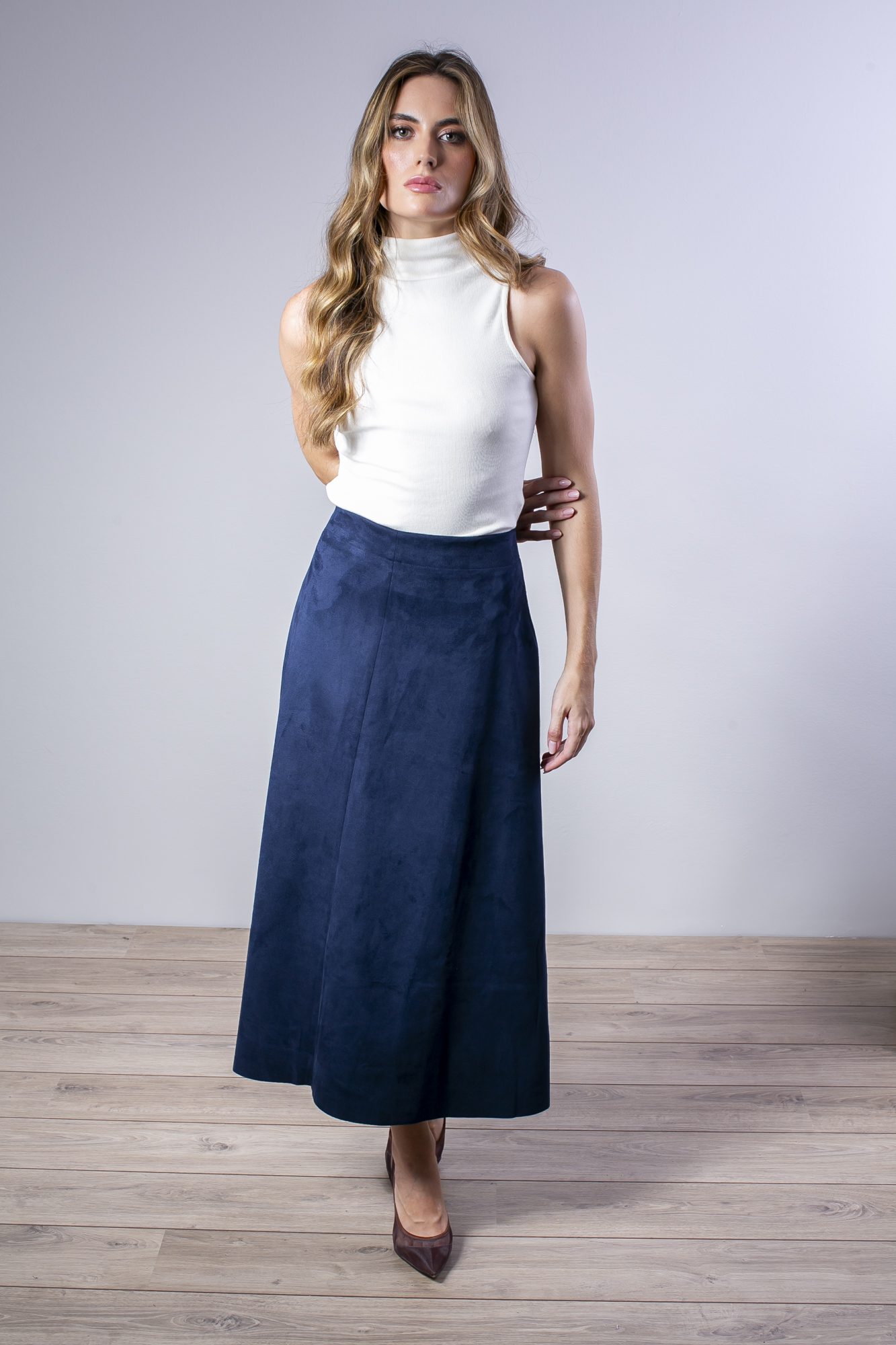 Saia Midi em Suede com Pence Lateral - Schooner - Roupa Feminina e ...