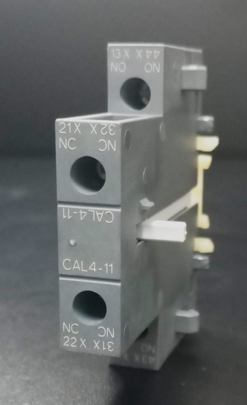 1SBN010120R1011 Bloco De Contato Auxiliar Cal4-11 - ABB - Loja Alpha Sistemas Elétricos