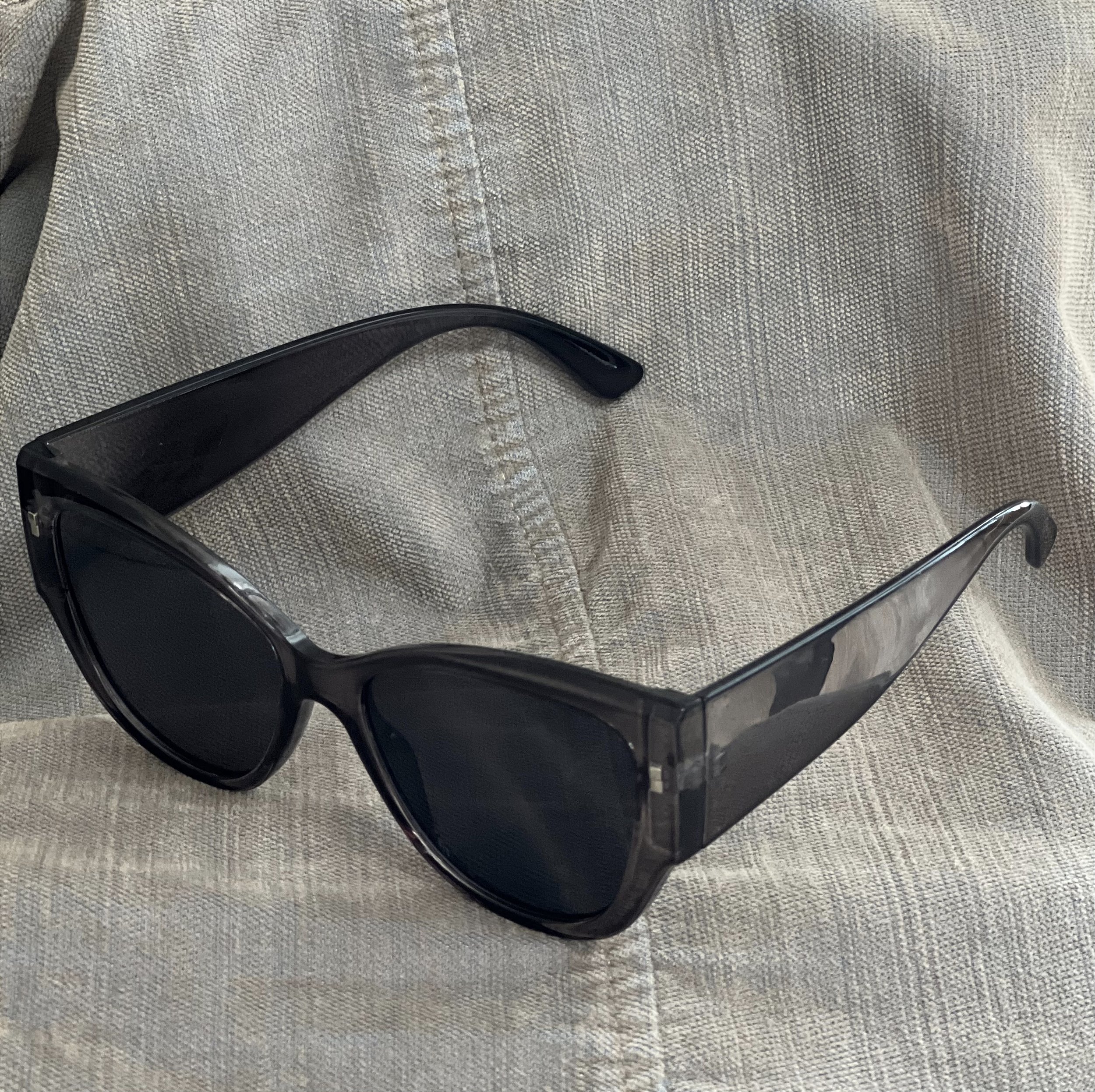 Óculos de Sol Maxi Gatinho - Acetato - fumê - Adriana Mol Acessórios