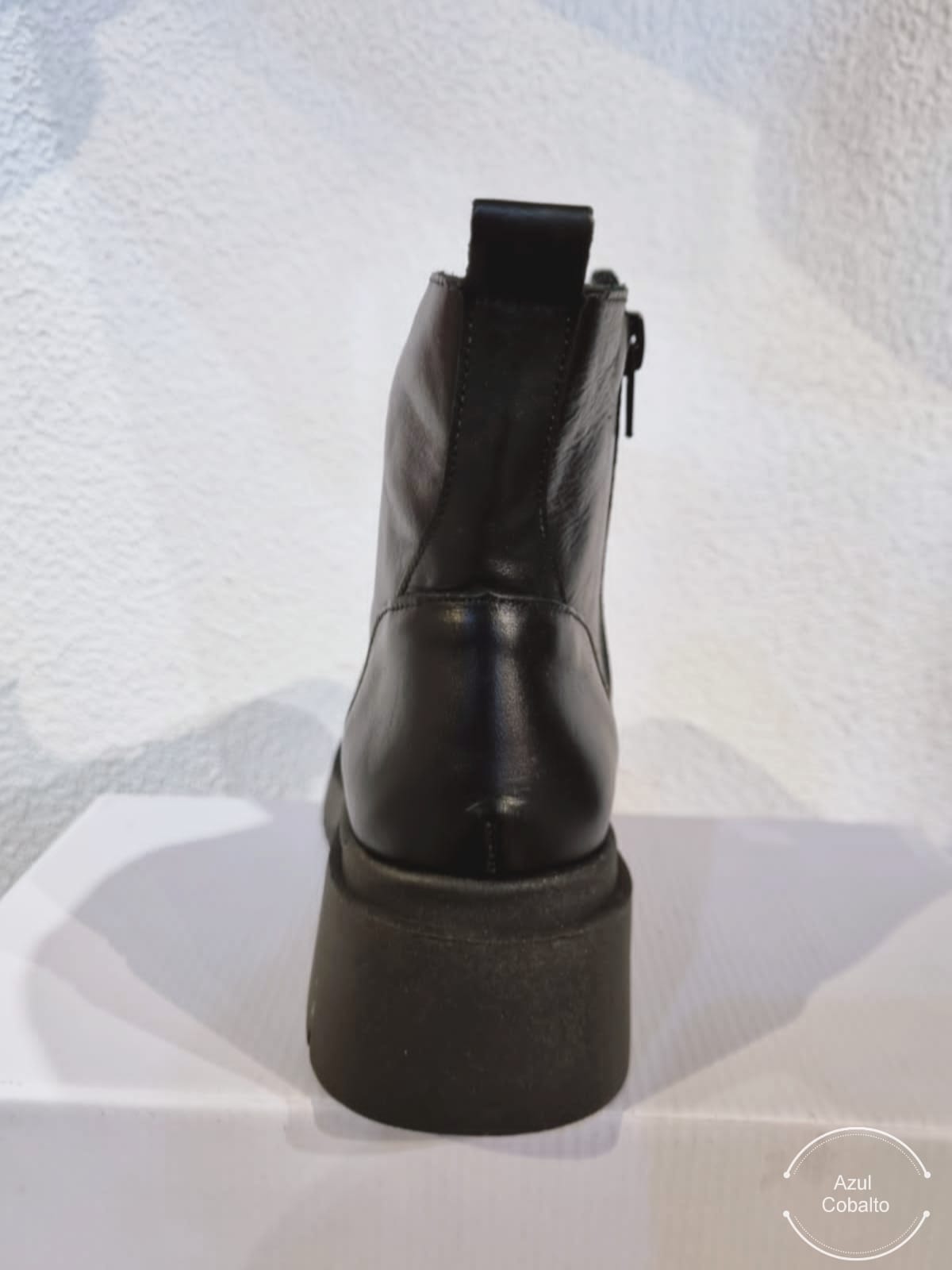 BOTA EM COURO ESTILO COTURNO PRETO - azulcobalto