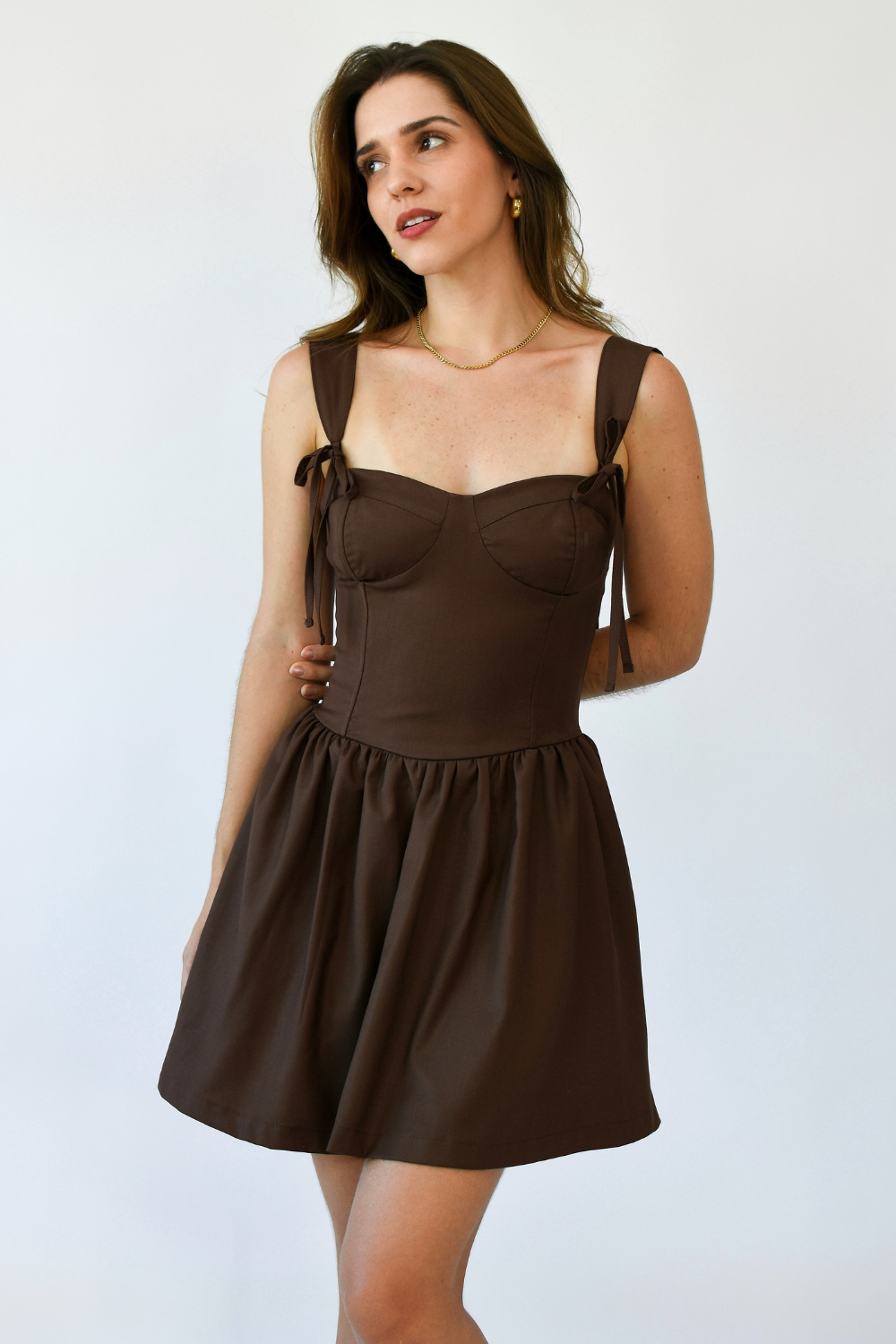 VESTIDO CURTO MARROM - NICCLA