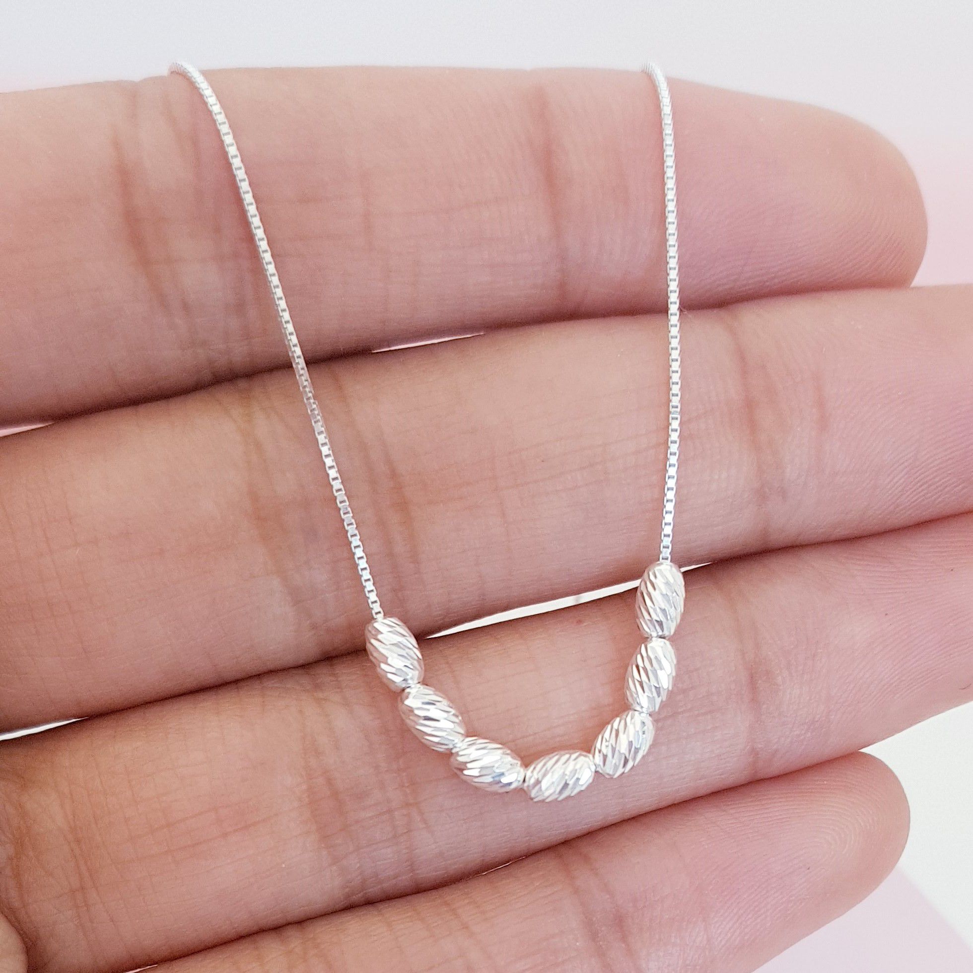 Colar com 7 Pingentes Trabalhados 4mm da Rosa Claro Acessórios em Prat ...