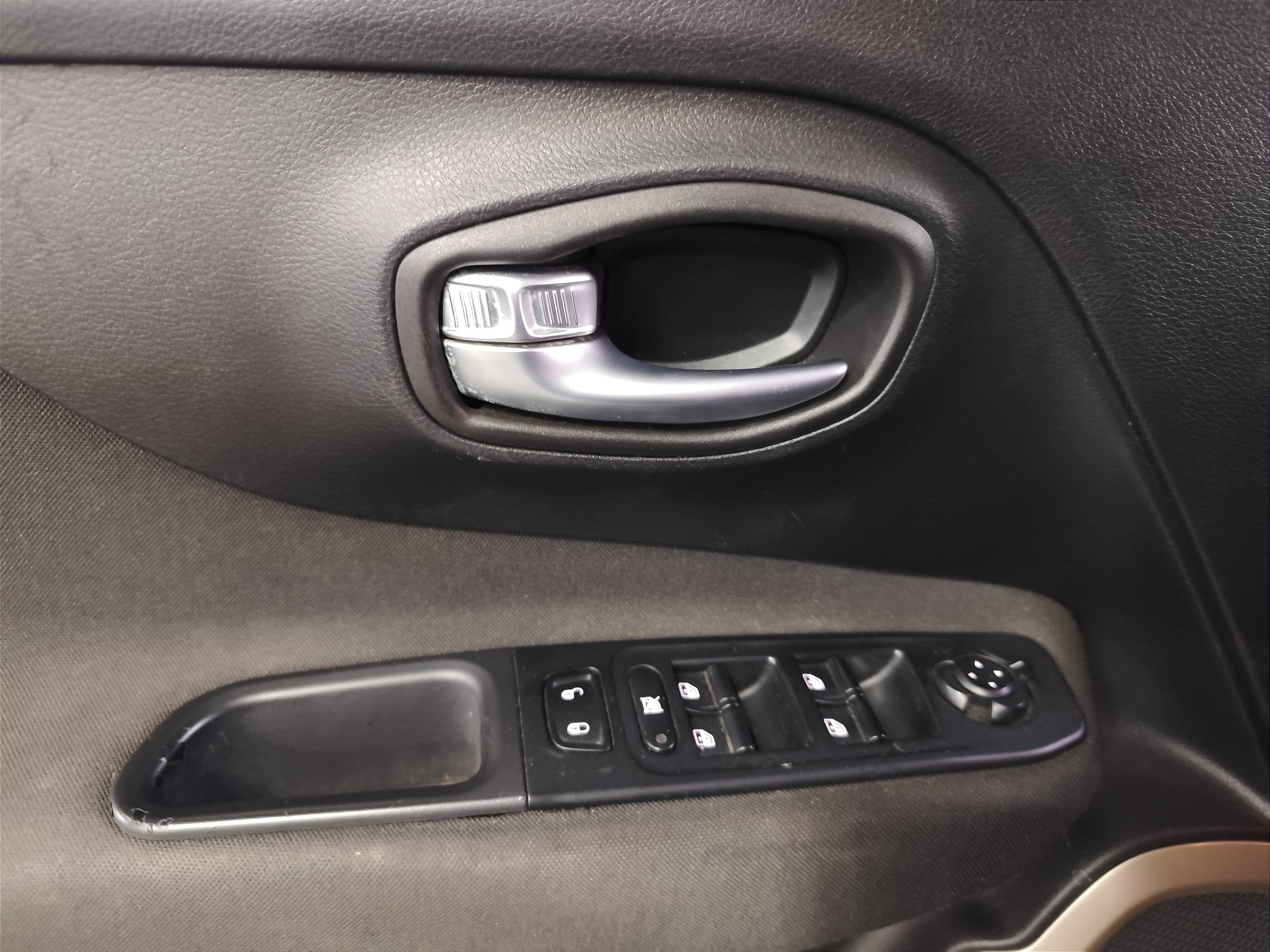 Jeep Renegade 75 anos - GM