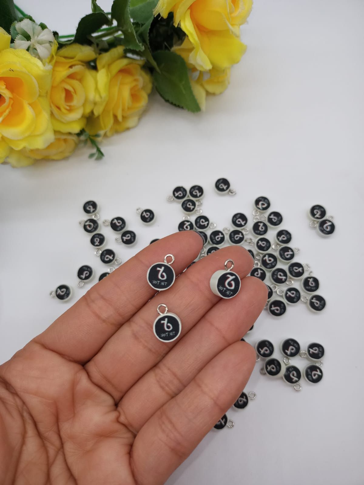 Pingente TIK TOK 1cm em PVC - Armarinho MVM