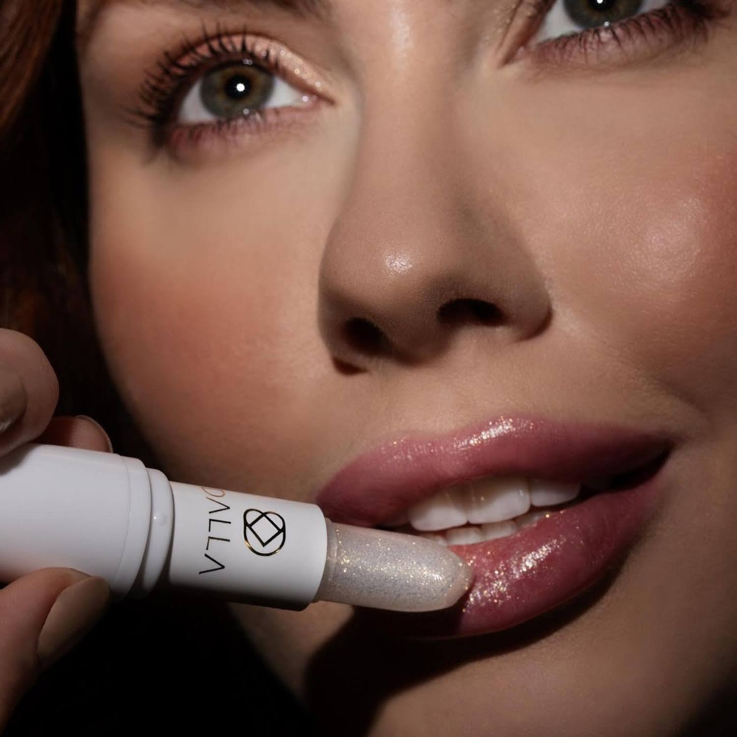 LIP BALM COM BRILHO SPARKLY COR DIAMOND - DALLA MAKEUP - LUG STORE MAKEUP