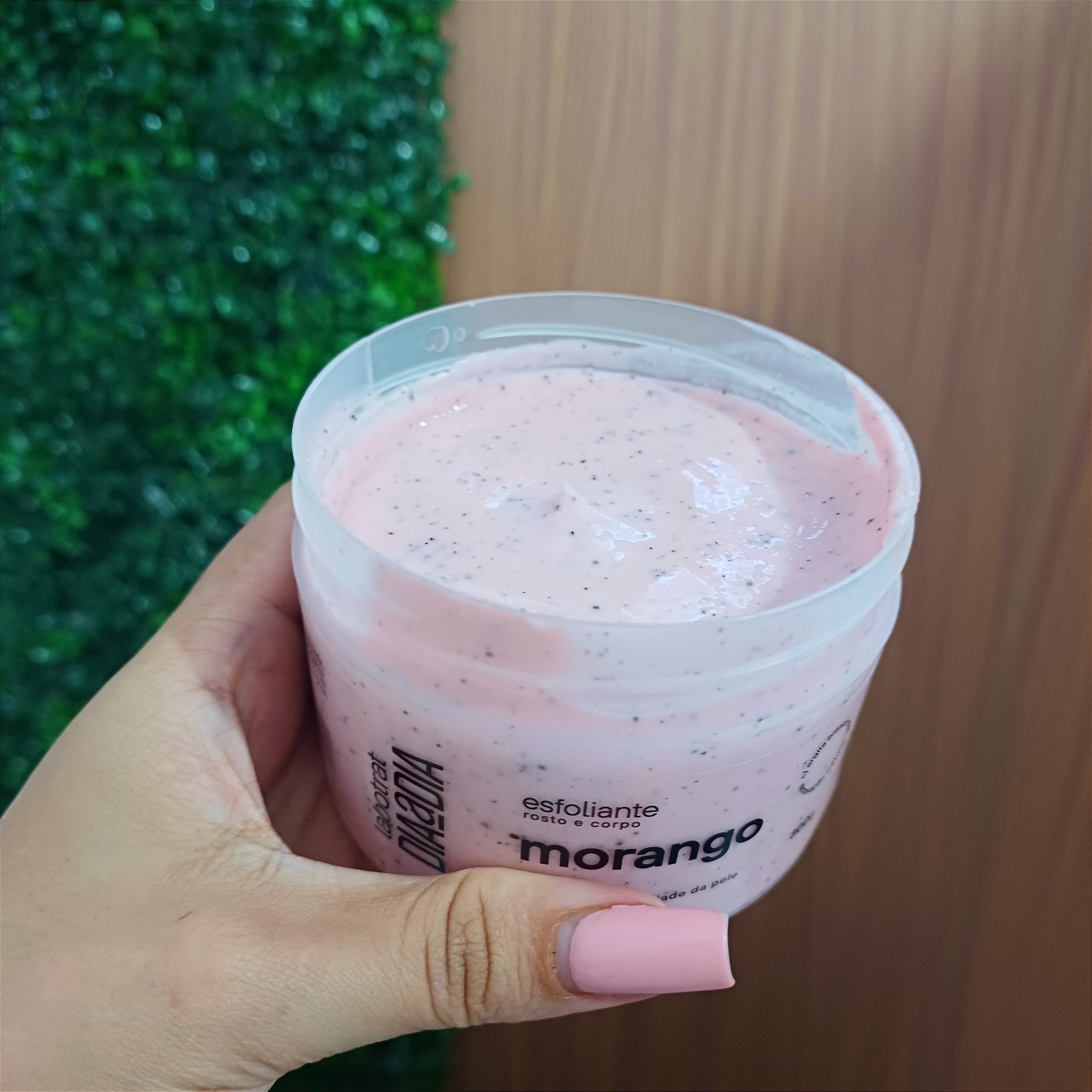 Esfoliante Rosto e Corpo Morango Labotrat 300g - sabrinaamarastore