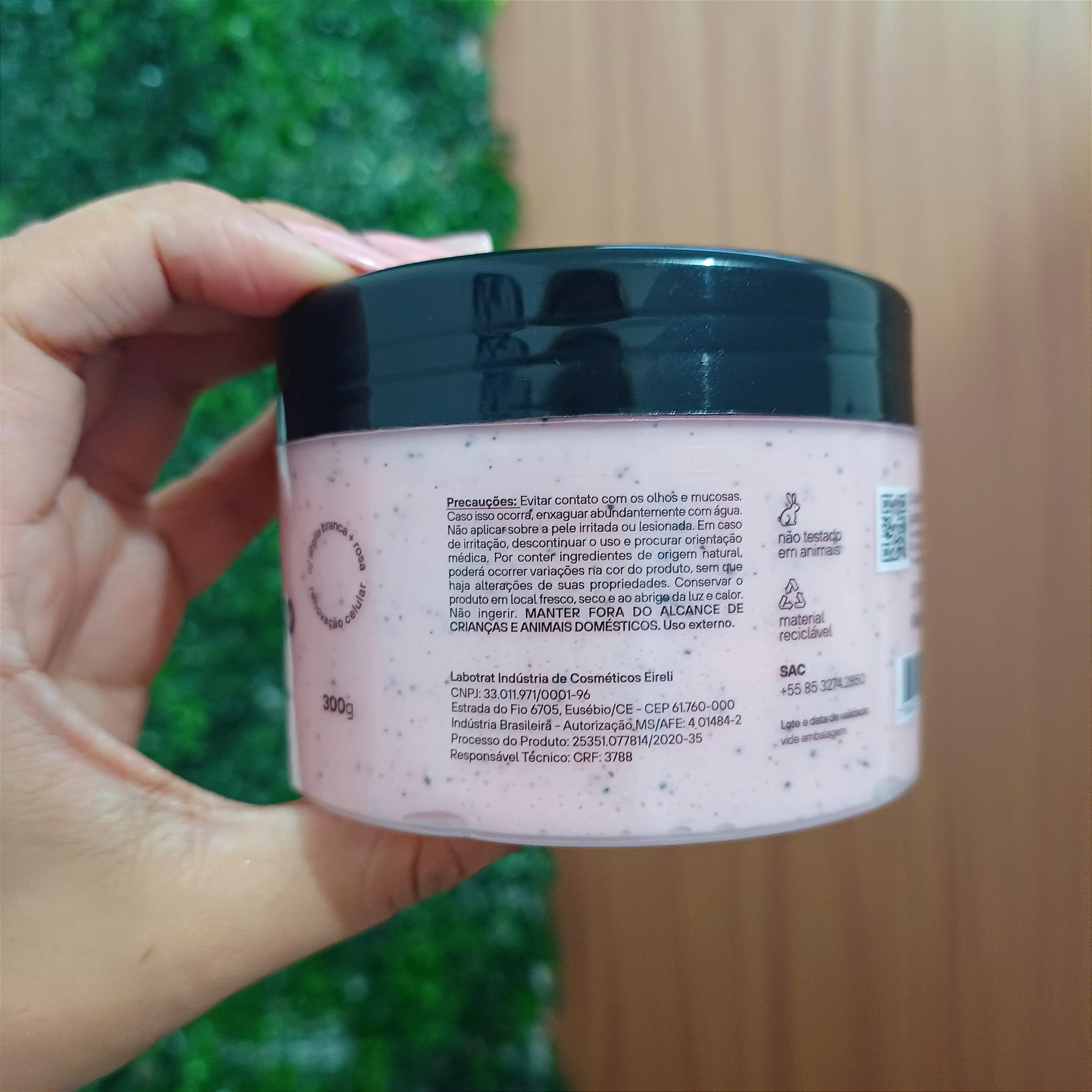 Esfoliante Rosto e Corpo Morango Labotrat 300g - sabrinaamarastore