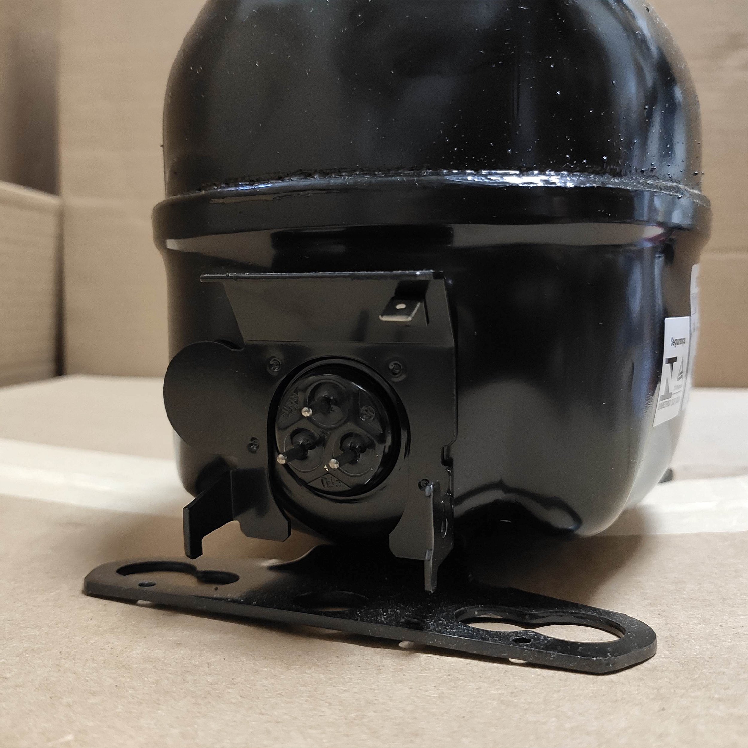 Compressor 220V R134a 1/8 EMI 45HER W10393804 Embraco - Gold Service ...