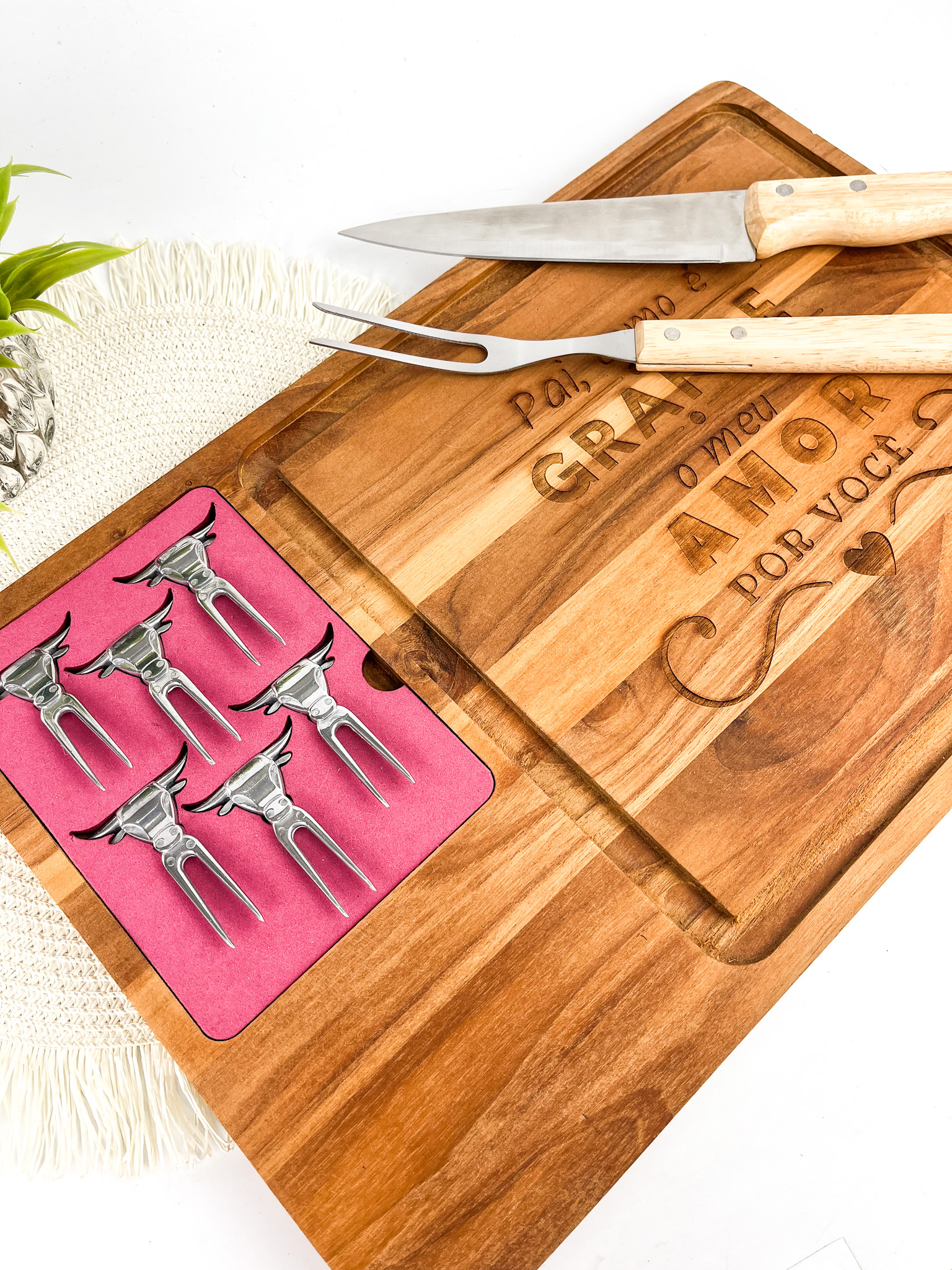 Kit Churrasco - Tábua Teca C/ 6 Garfinhos e Faca e Garfo Personalizado ...