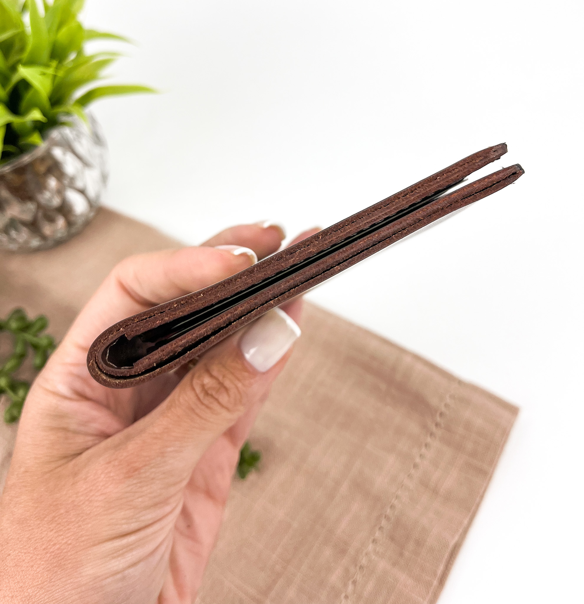 Carteira Elegante Marrom Em Couro Personalizada Encanto Laser