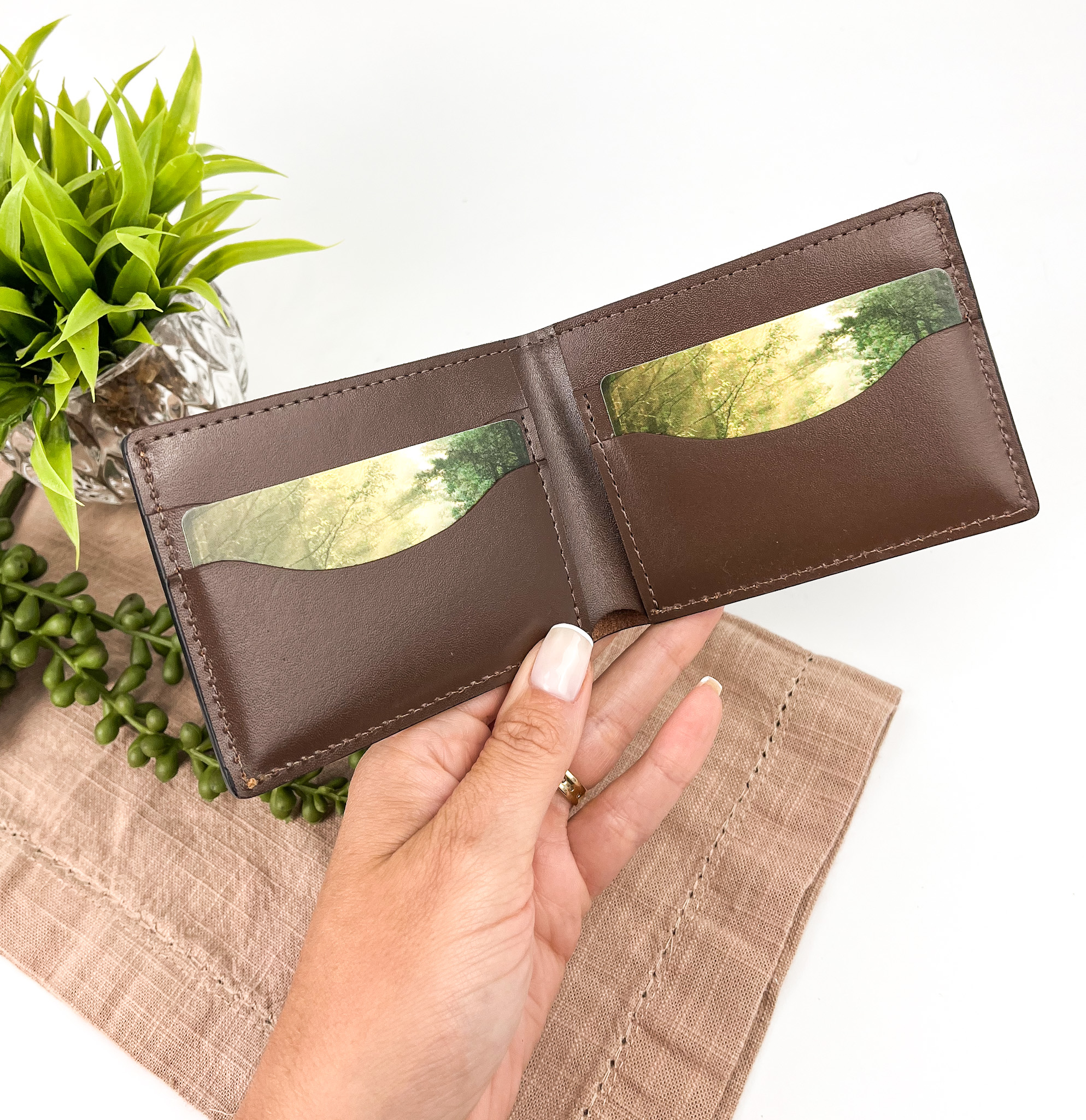 Carteira Elegante Marrom Em Couro Personalizada Encanto Laser