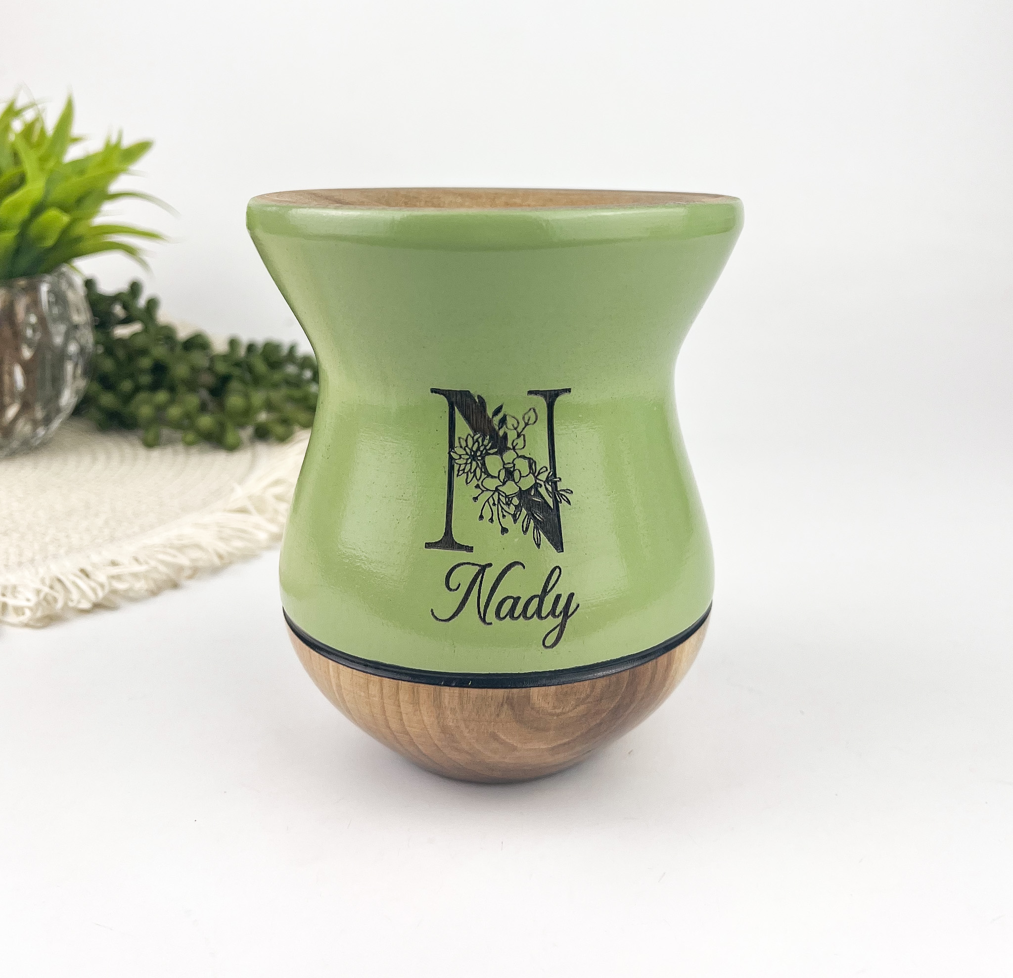 Cuia de Madeira Imbua Colorida Personalizada - mãe - Encanto Laser