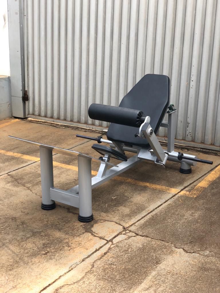 MÁQUINA DE ELEVAÇÃO PÉLVICA - Strong Machine