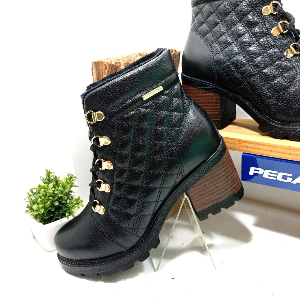 Bota Pegada Feminina em Couro Nova - CASALAR.COM