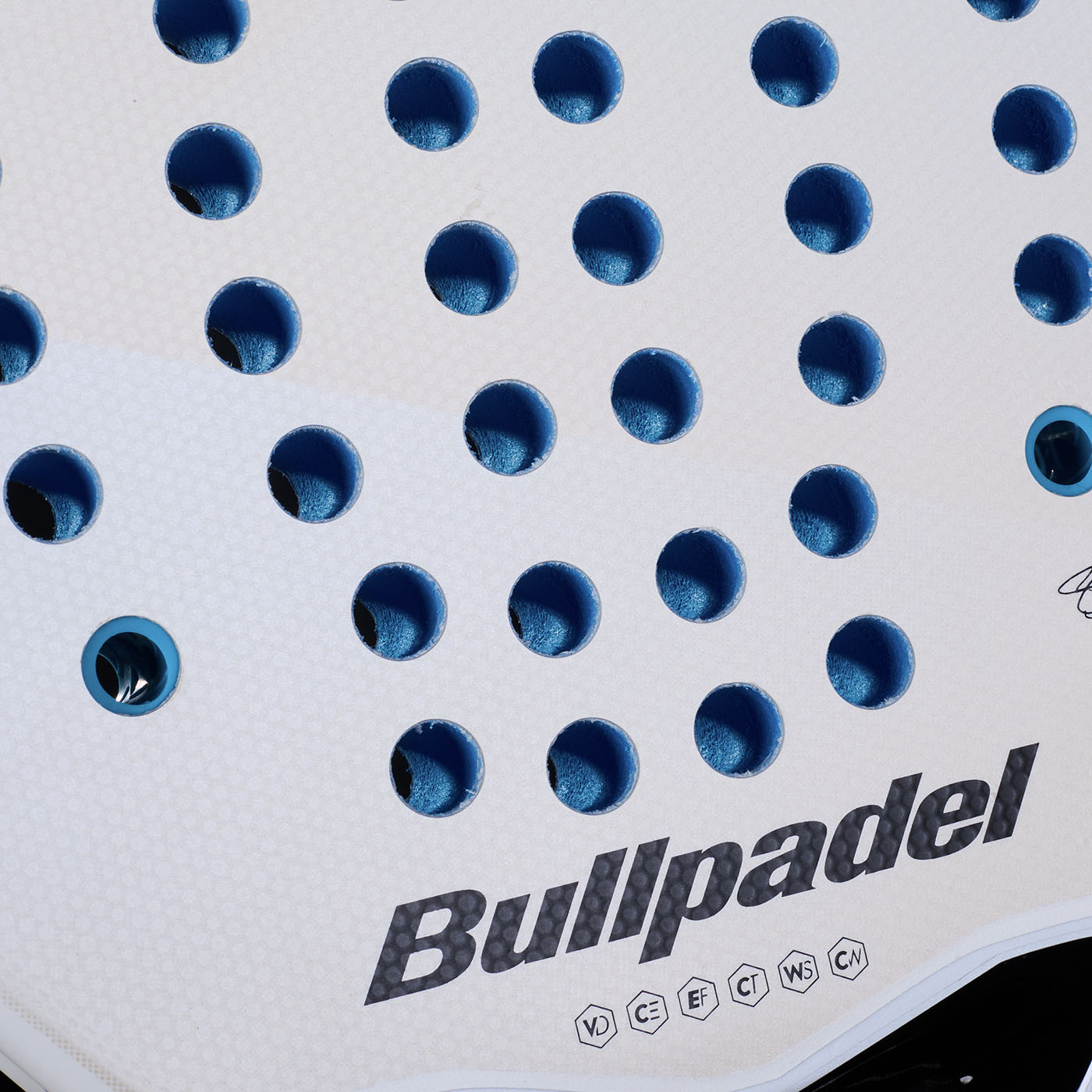 RAQUETE DE PADEL BULLPADEL NEURON CLOUD 2025 – FEDE CHINGOTTO - Loja ...