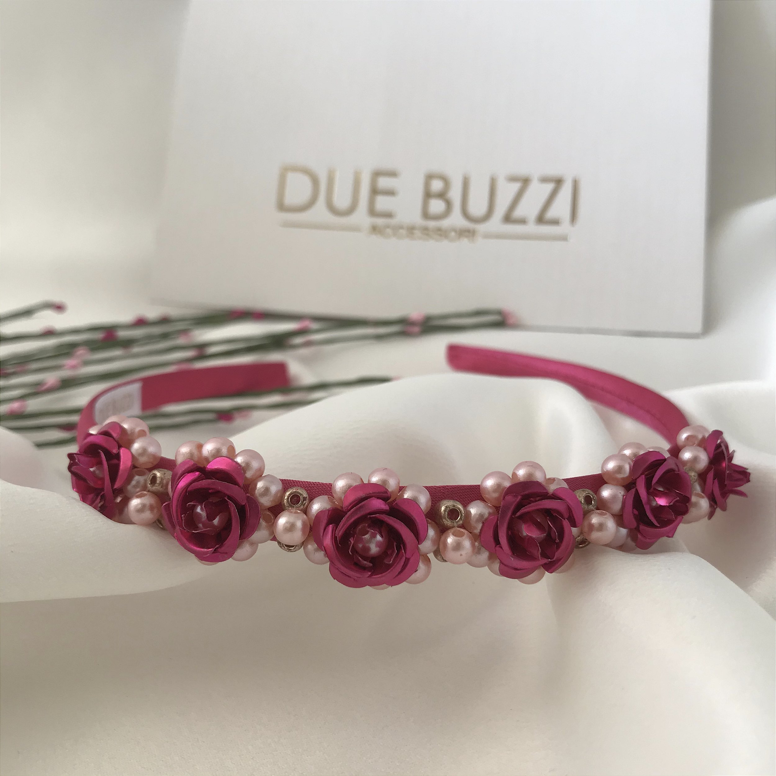 Tiara de Cabelo Rosa Fina de Cetim Bordada com Pérolas e Flores Rosa ...
